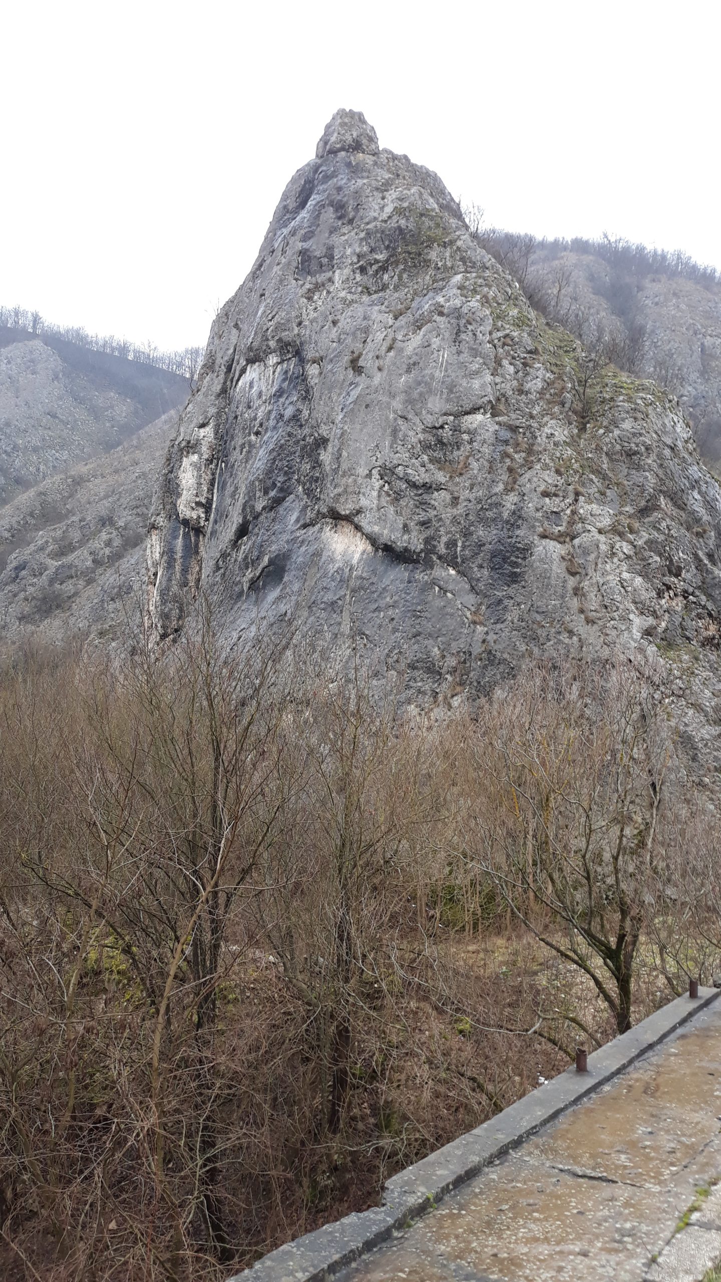 Călătorie la Brad, județul Hunedoara - Drumeț cu mașină